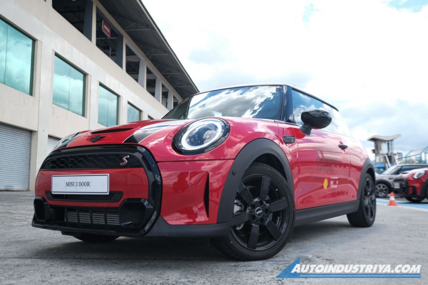 Circuit Drive: 2023 Mini Cooper S 3-Door - Feature Stories