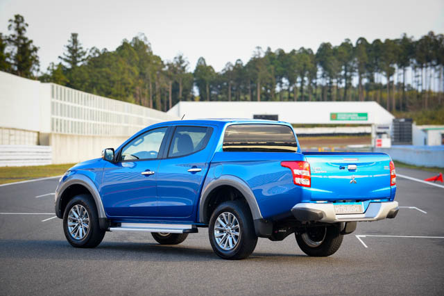 First drive: the 2015 Mitsubishi Strada - Feature Stories