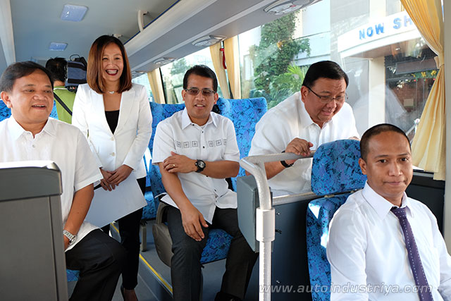 APEC-style barriers and Holiday express bus service on EDSA starting ...