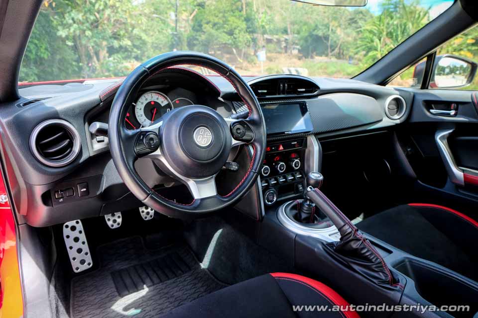 2017 Toyota 86 2.0 MT - Car Reviews