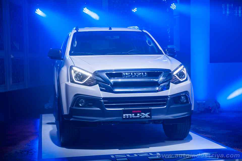 Isuzu unveils RZ4E Blue Power for 2018 mu-X, D-Max - Auto News