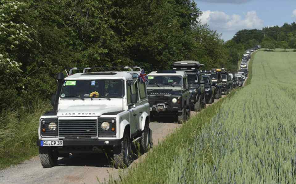 Germany sets new world record for largest parade of Land Rovers - Auto News