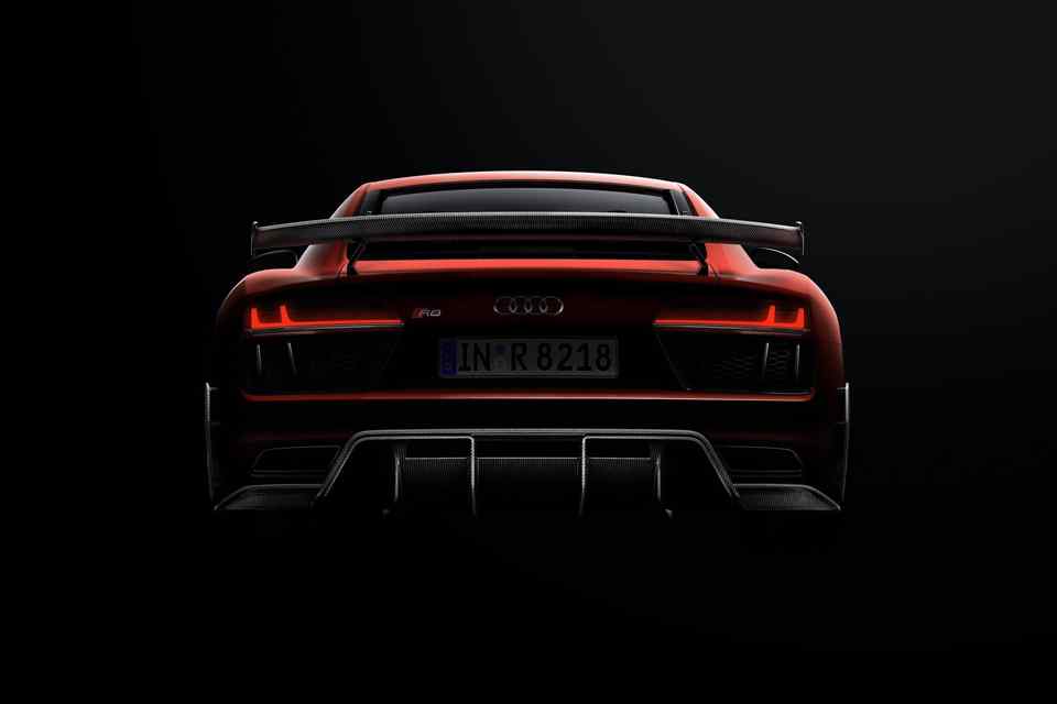 Audi dives into their carbon fiber parts bin, builds hardcore limited ...