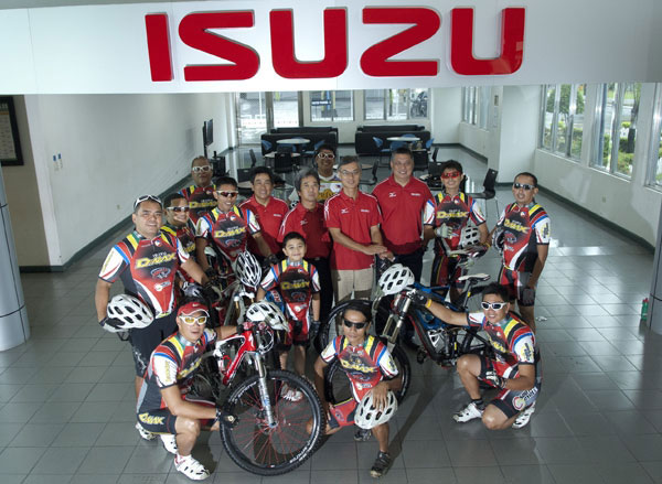 Isuzu launches D-MAX mountain bike racing team - Auto News